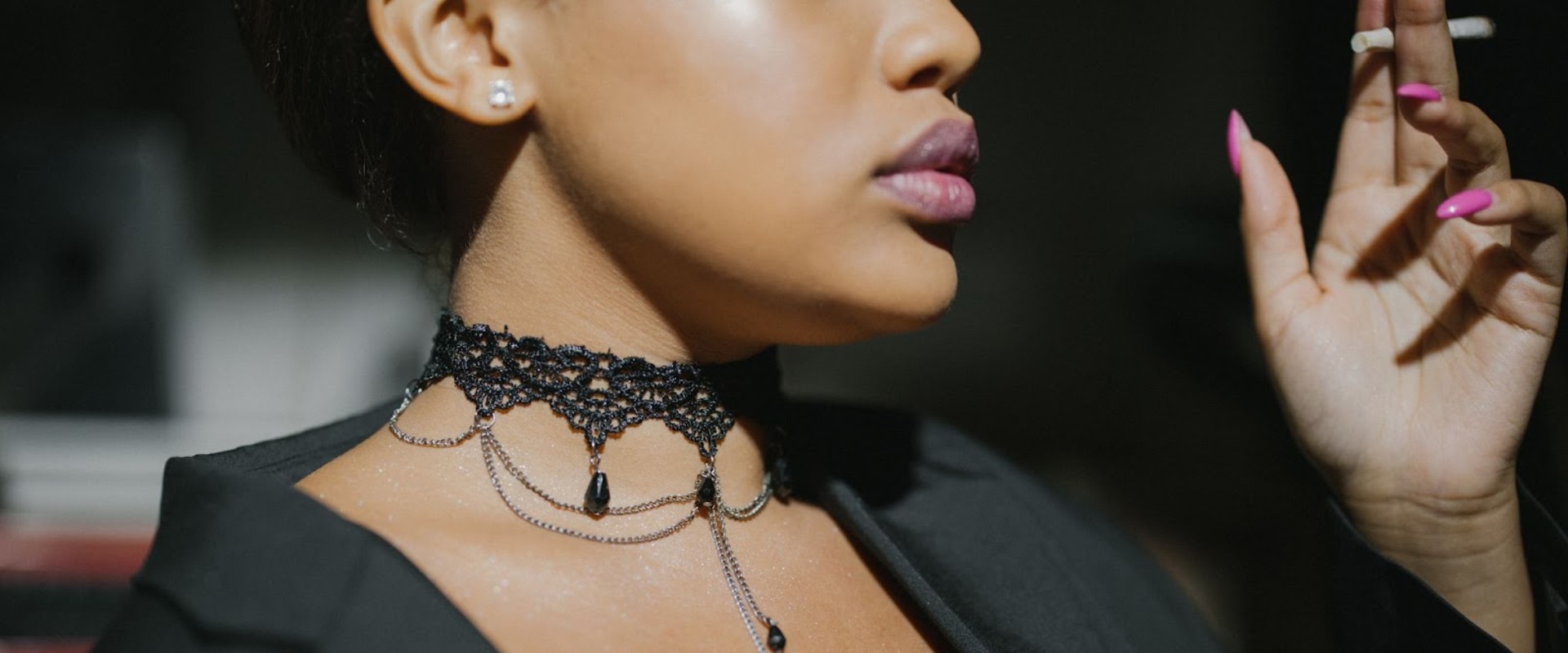 Necklines that draw attention to the cheekbones